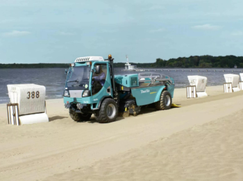 How Do Beach Cleaning Machines Work? | Kanoo Machinery