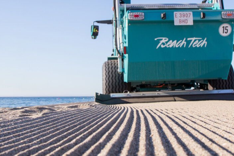 How Do Beach Cleaning Machines Work? | Kanoo Machinery